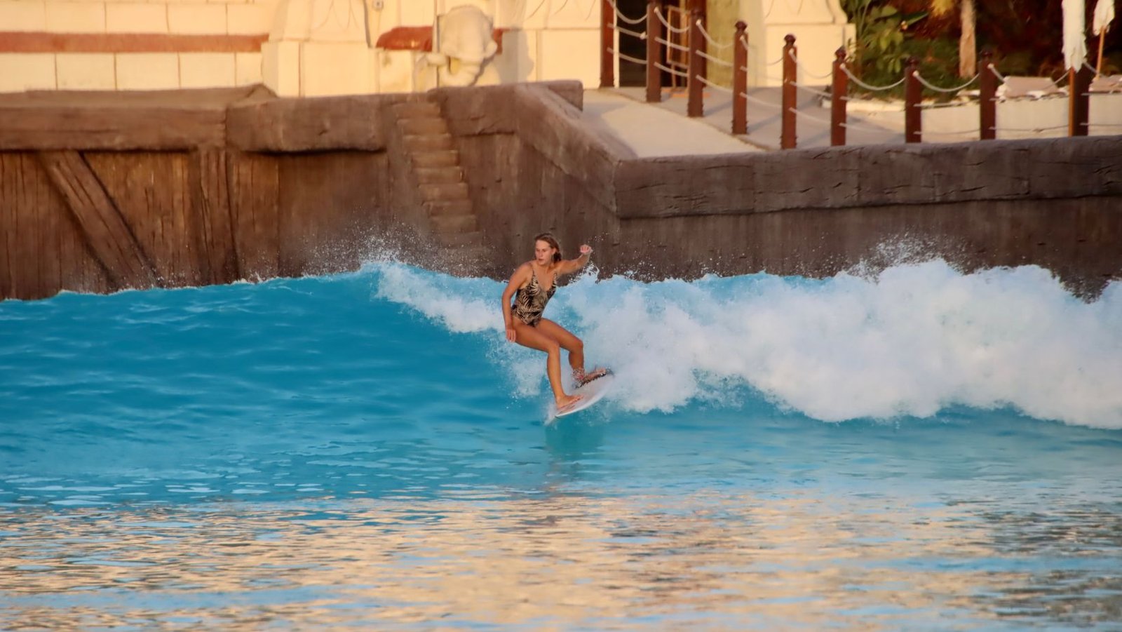 Surfing in Tenerife - review of the wave pool in Siam Park